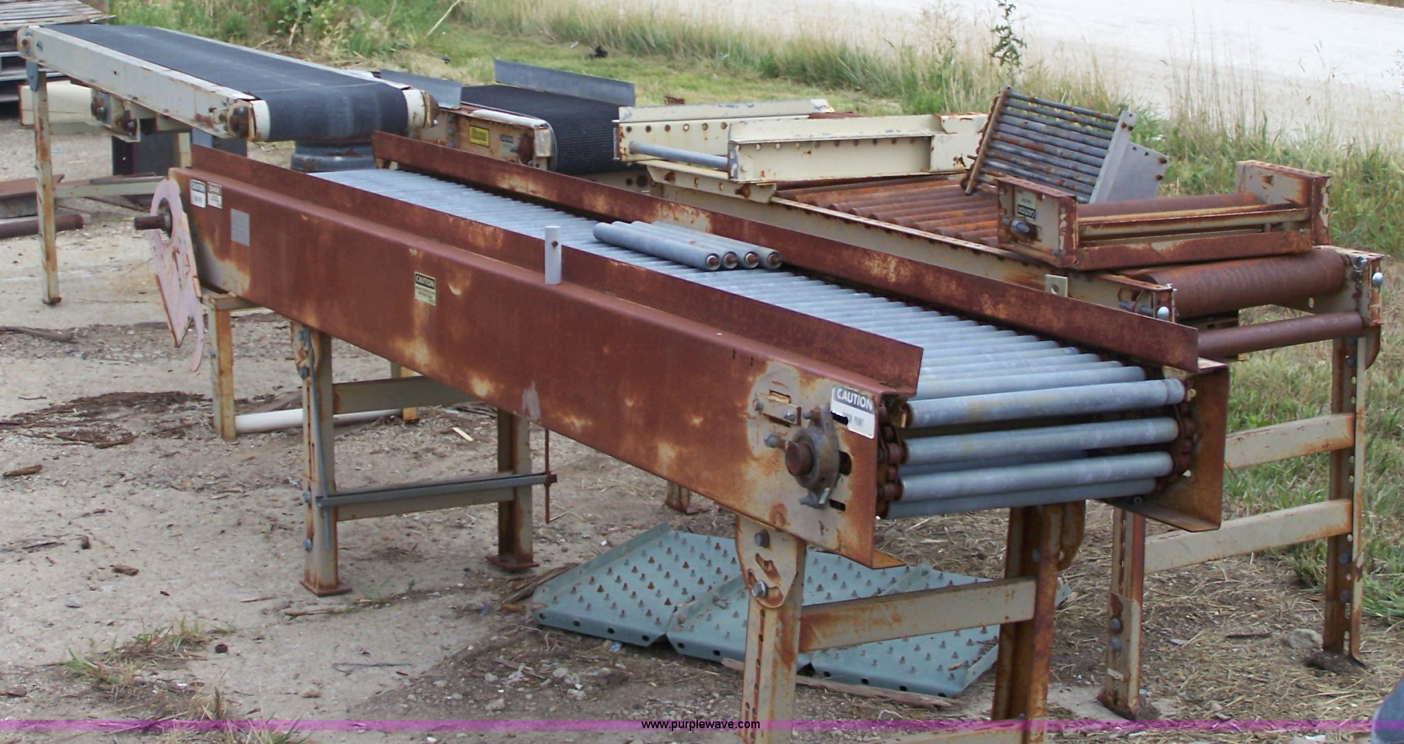 18" x 10' Mathews power conveyor in Ellis, KS | Item 4841 sold | Purple ...