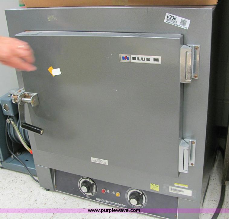 Blue M drying oven in Wichita, KS | Item 6936 sold | Purple Wave
