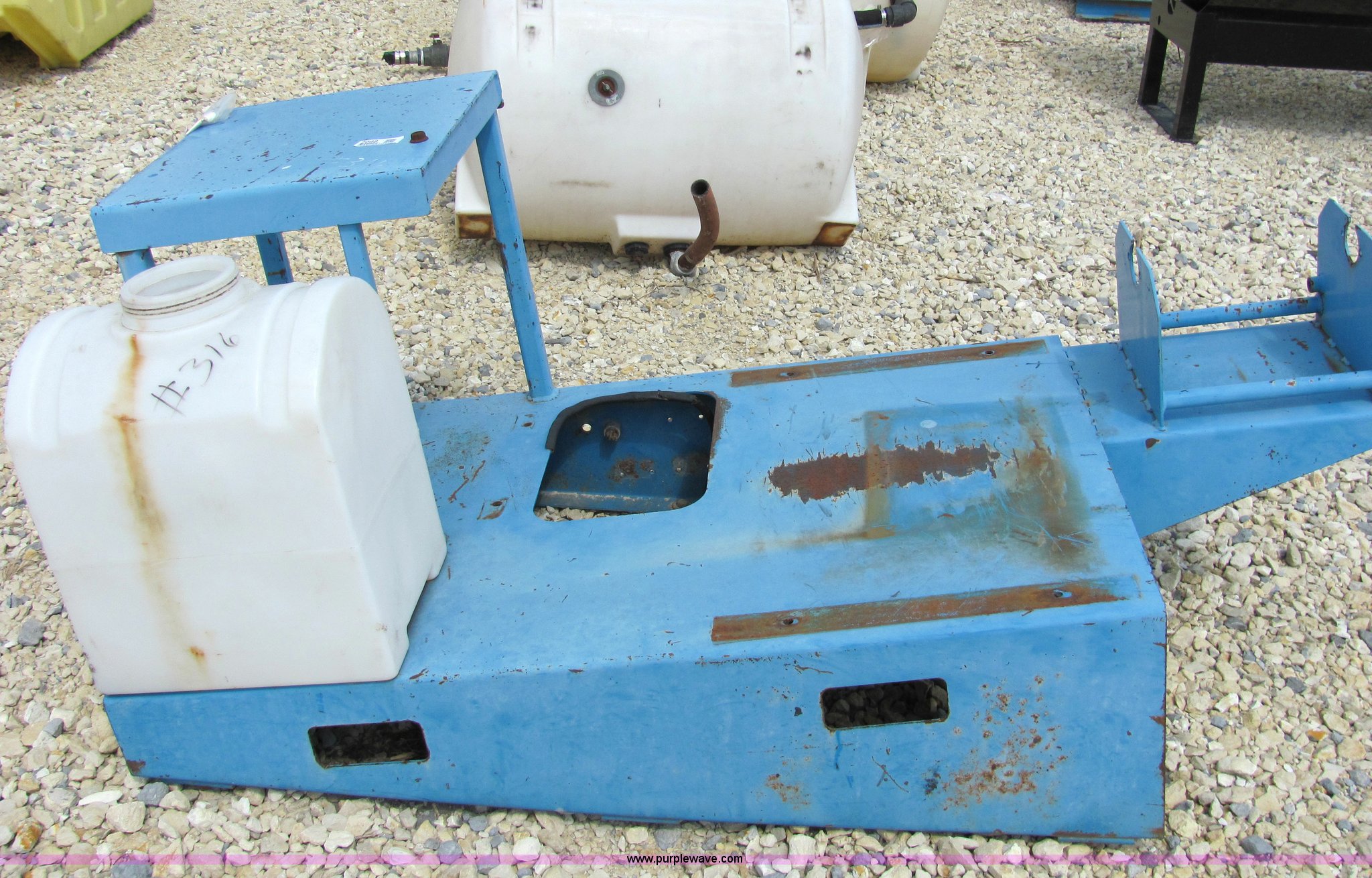 110 gallon poly tank in Hutchinson, KS | Item 2099 sold | Purple Wave