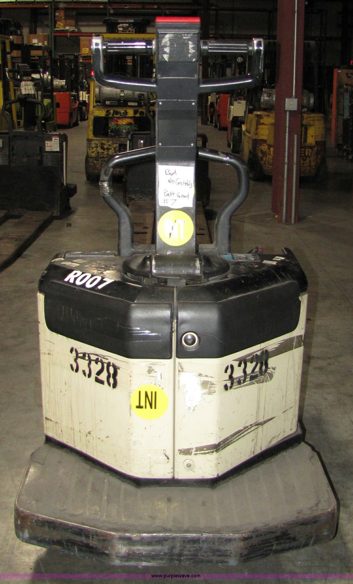 Crown PE series electric pallet jack in Spring Hill, KS | Item 5096 ...