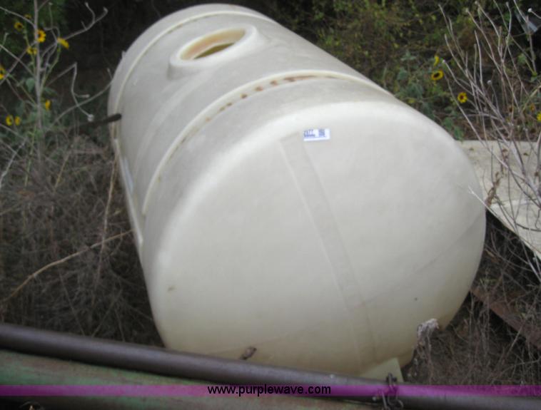 400 gallon poly-tank in Dodge City, KS | Item 2977 sold | Purple Wave