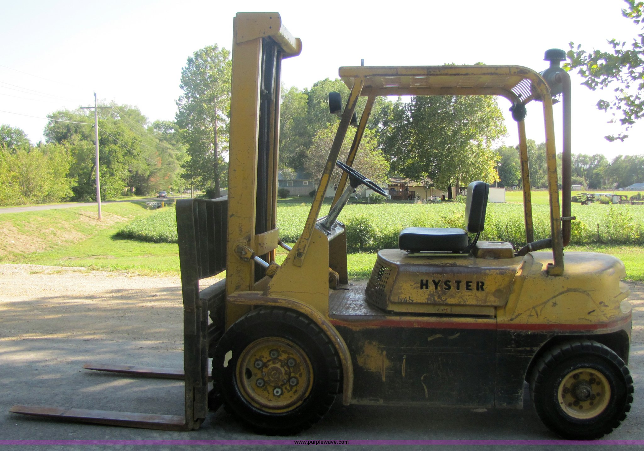 Hyster H60 forklift in Lawrence, KS | Item 5209 sold | Purple Wave