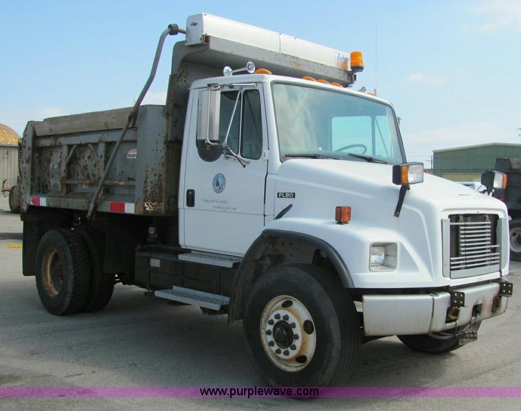 2002 Freightliner FL80 single axle dump truck in Wichita, KS | Item 6957 sold | Purple Wave