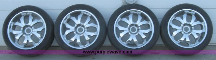 Gitano 22" wheels with Kumho 305/40R22 tires in Abilene, KS | Item 5572 ...
