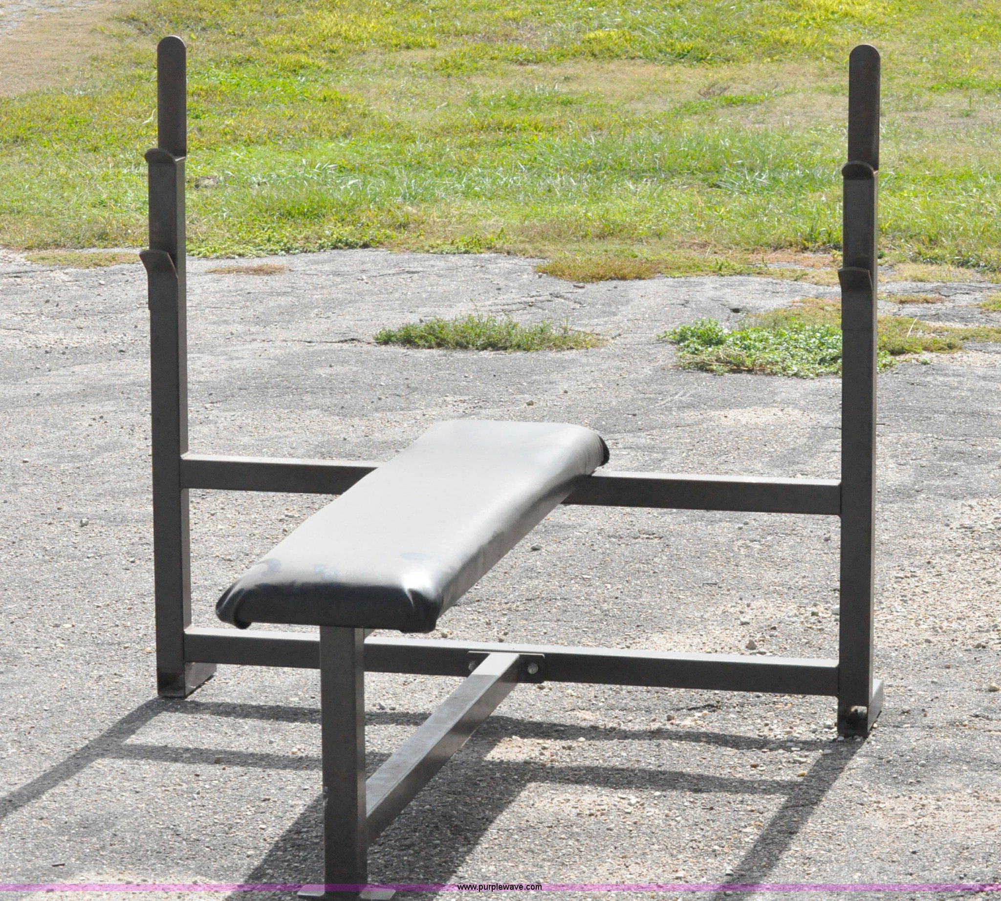 Bench press bench in Mankato, KS | Item 2022 sold | Purple Wave