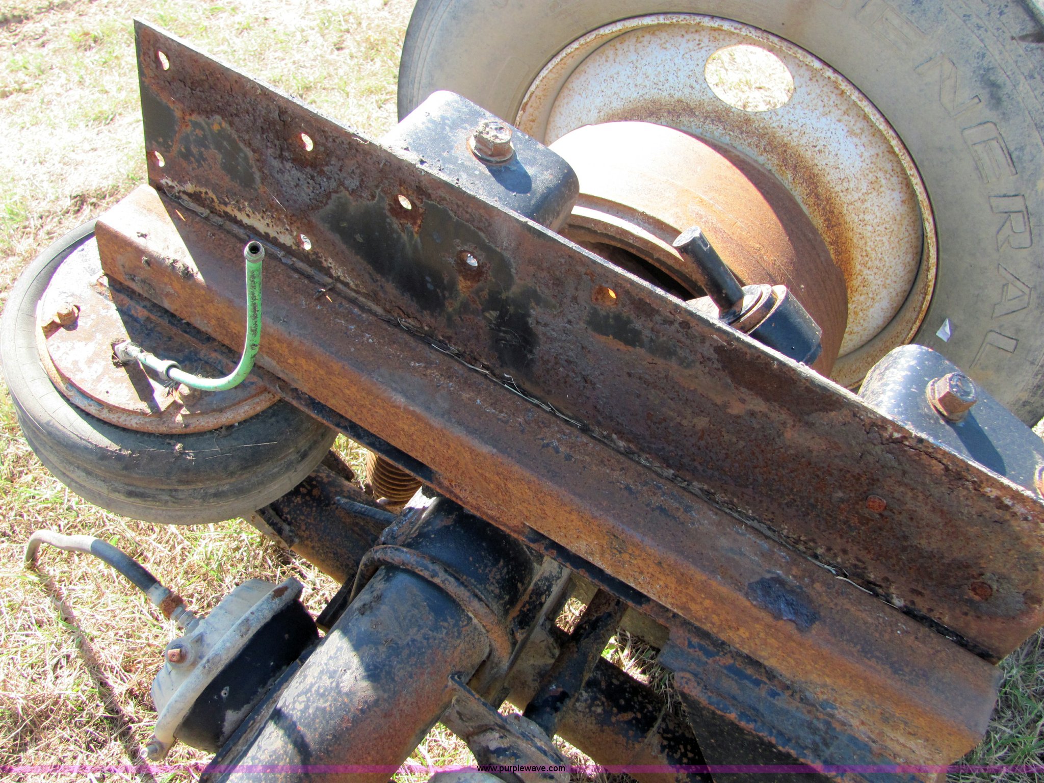 Tag axle for semi in Fredonia, KS | Item 6101 sold | Purple Wave