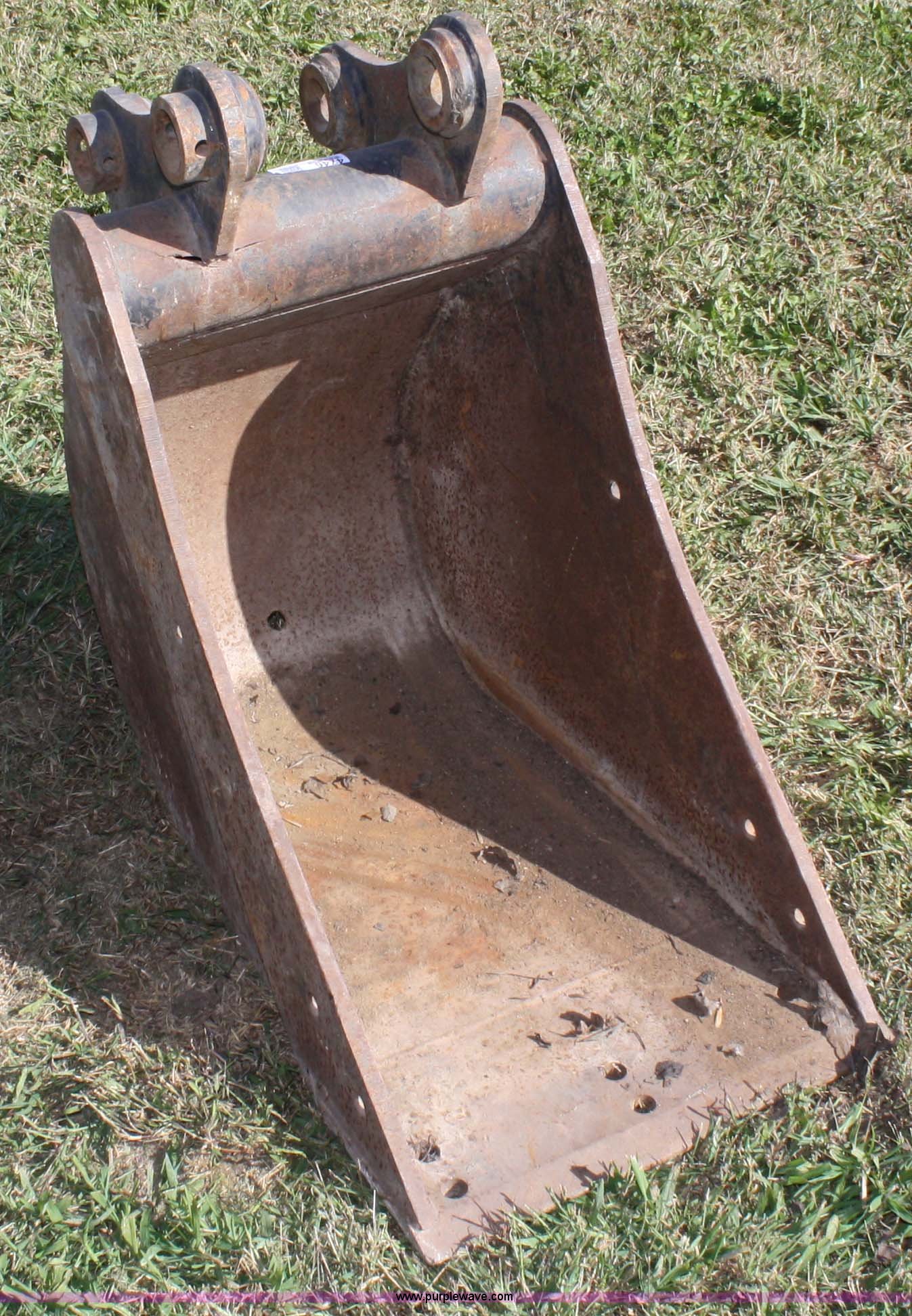 18" backhoe bucket with smooth edge in Baldwin City, KS | Item 4746 ...