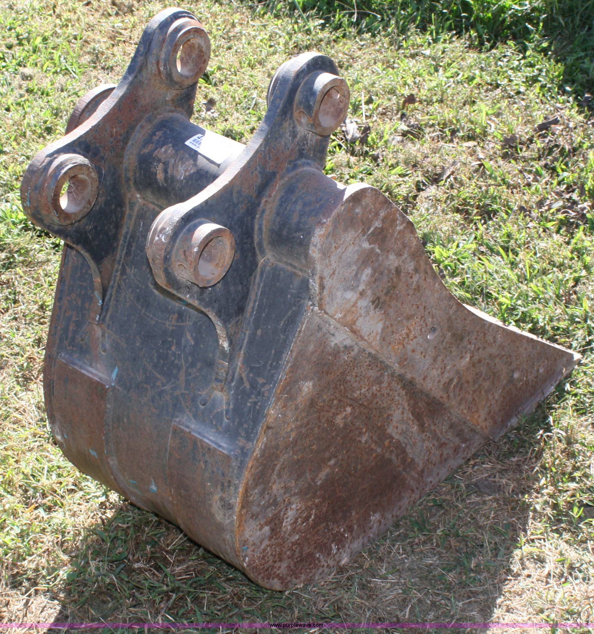 18" backhoe bucket with smooth edge in Baldwin City, KS | Item 4746 ...