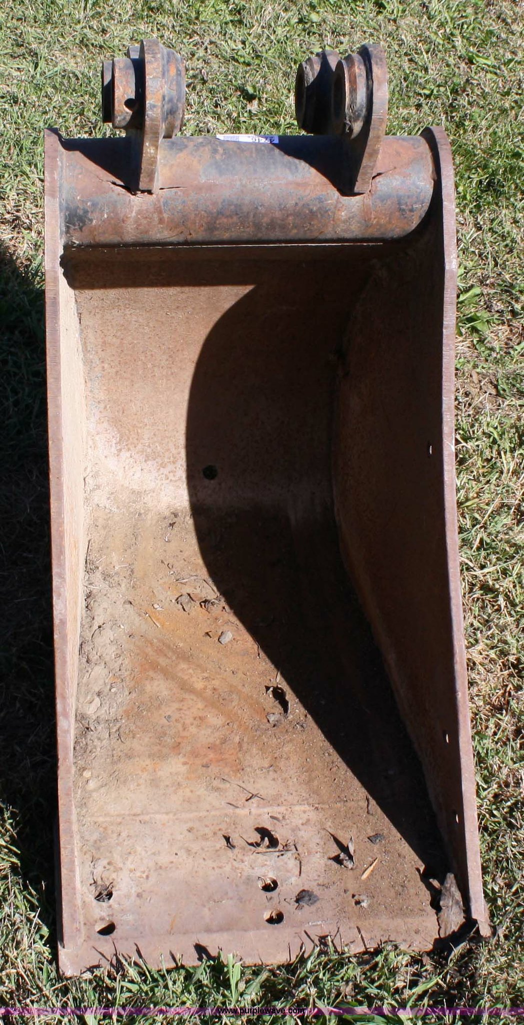 18" backhoe bucket with smooth edge in Baldwin City, KS | Item 4746 ...