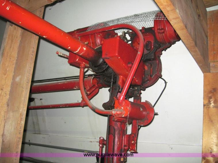 Walker four post car lift in Halstead, KS | Item 4304 sold | Purple Wave