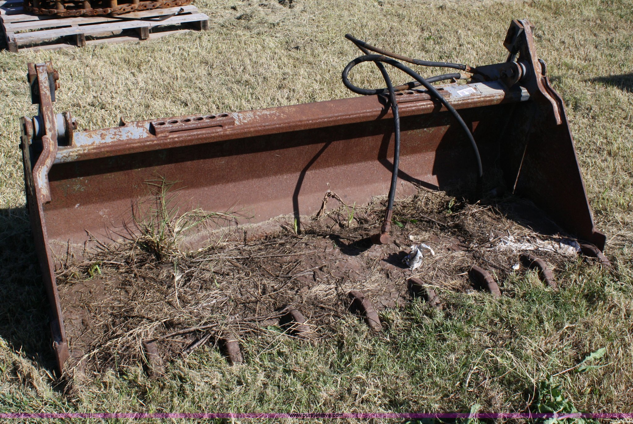 Bobcat skid steer combo bucket in Shawnee, KS | Item 4696 sold | Purple ...