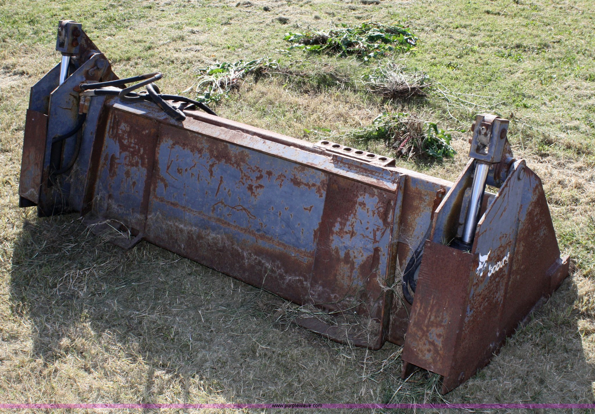 Bobcat skid steer combo bucket in Shawnee, KS | Item 4696 sold | Purple ...