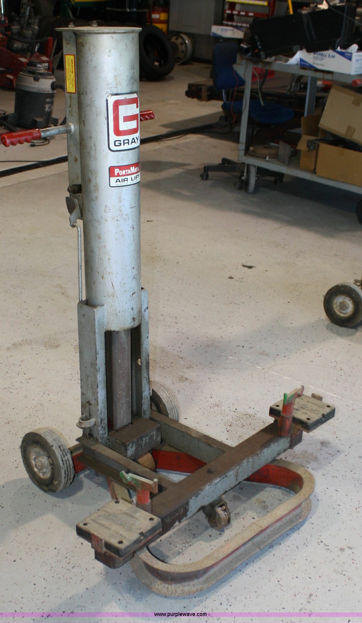 Gray Portomatic air jack in Oskaloosa, KS | Item 4722 sold | Purple Wave