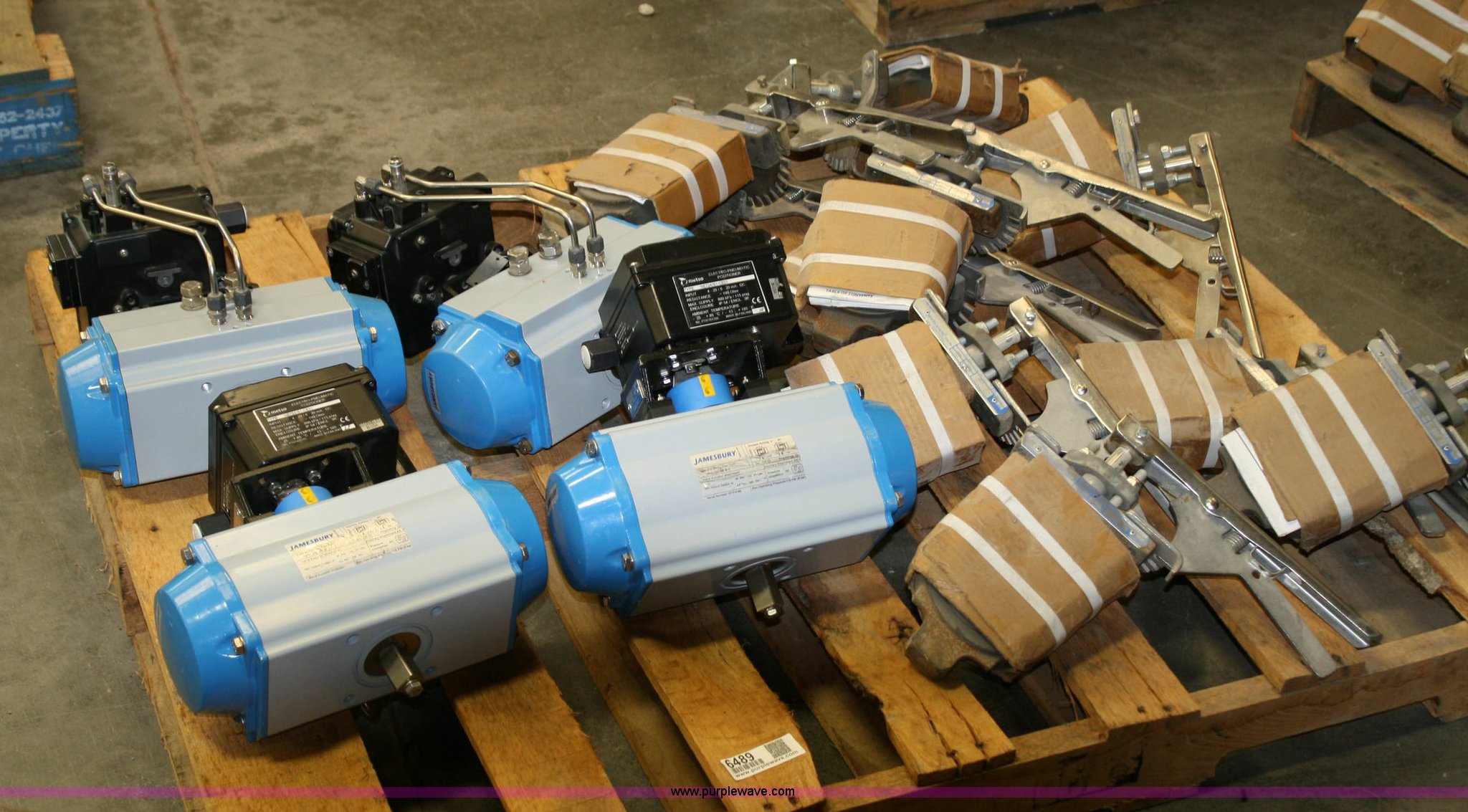 (4) Jamesbury valve actuator in Colwich, KS | Item 6489 sold | Purple Wave