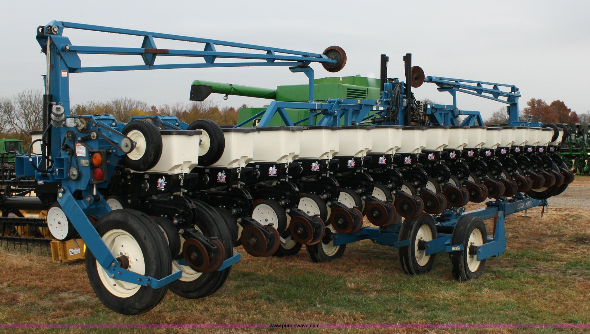 kinze-3600-16-31-twin-line-planter-in-baldwin-city-ks-item-4720-sold