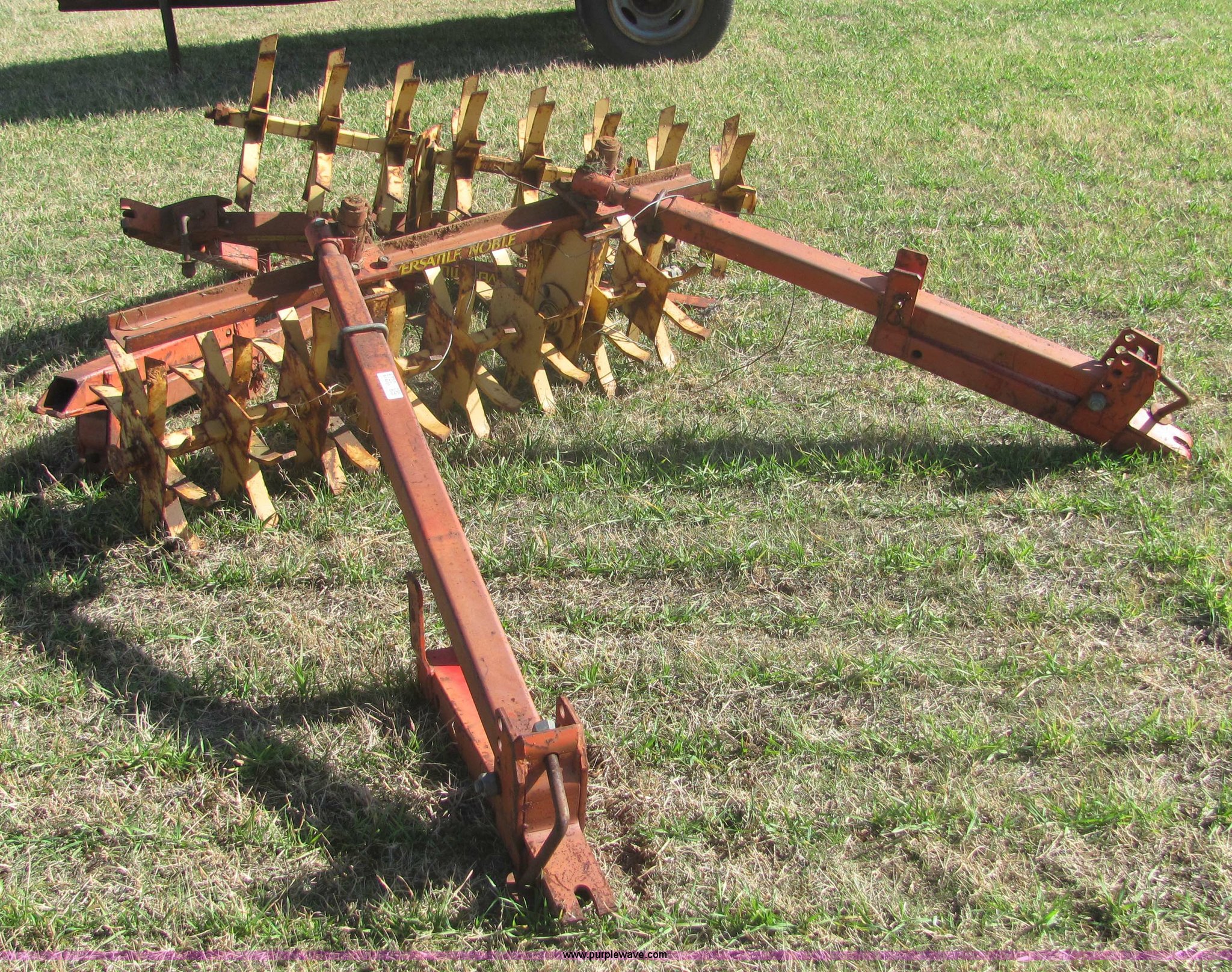 Versatile Noble picker gang in Guthrie, OK | Item 6720 sold | Purple Wave