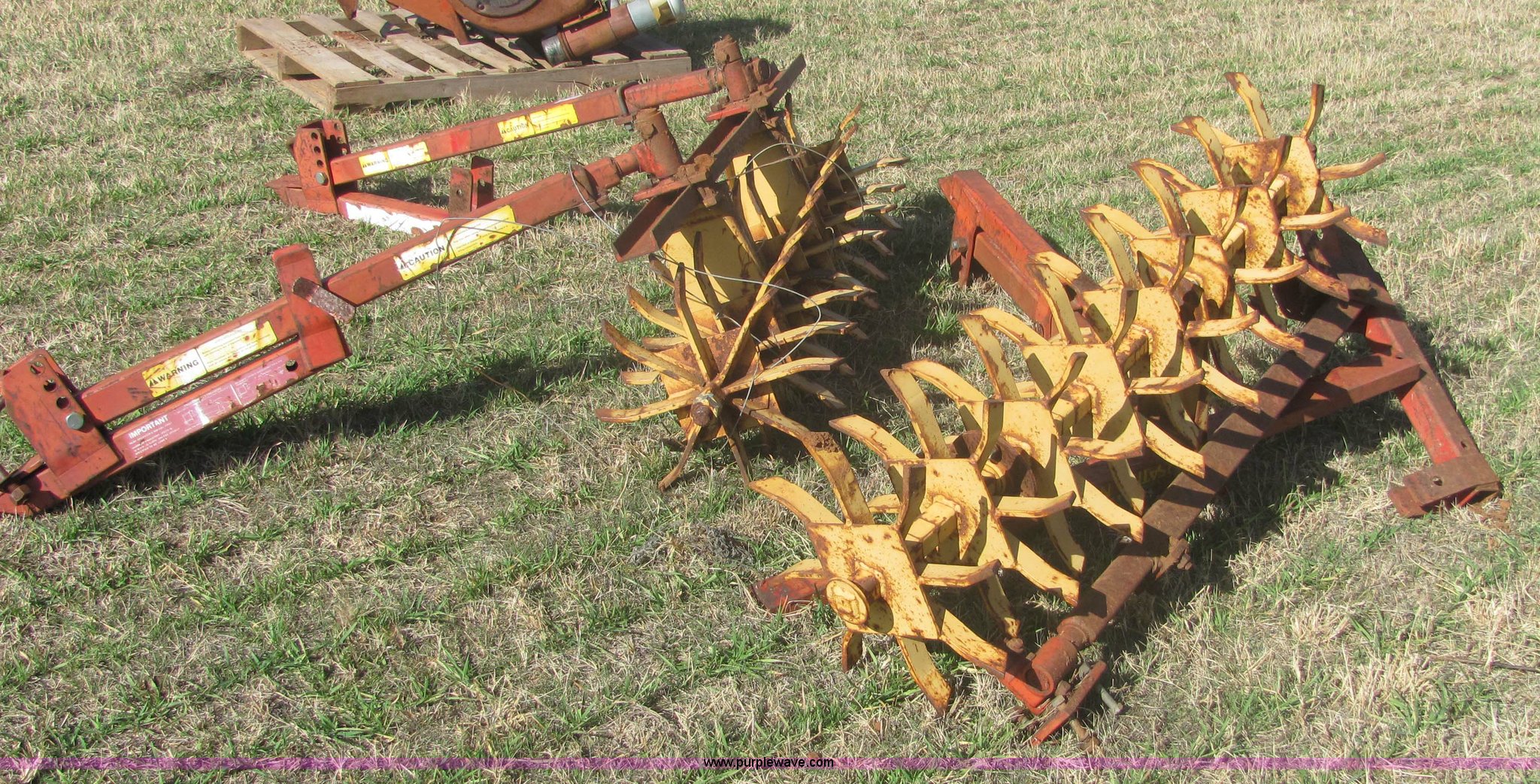 Versatile Noble picker gang in Guthrie, OK | Item 6720 sold | Purple Wave