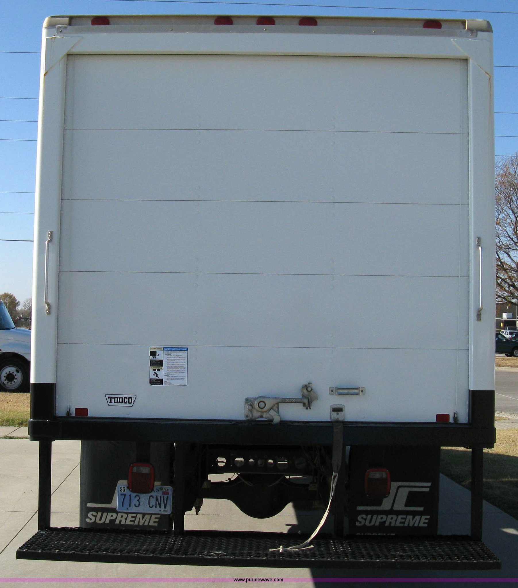 2007 Hino 185 box truck in Wichita, KS | Item 8068 sold | Purple Wave