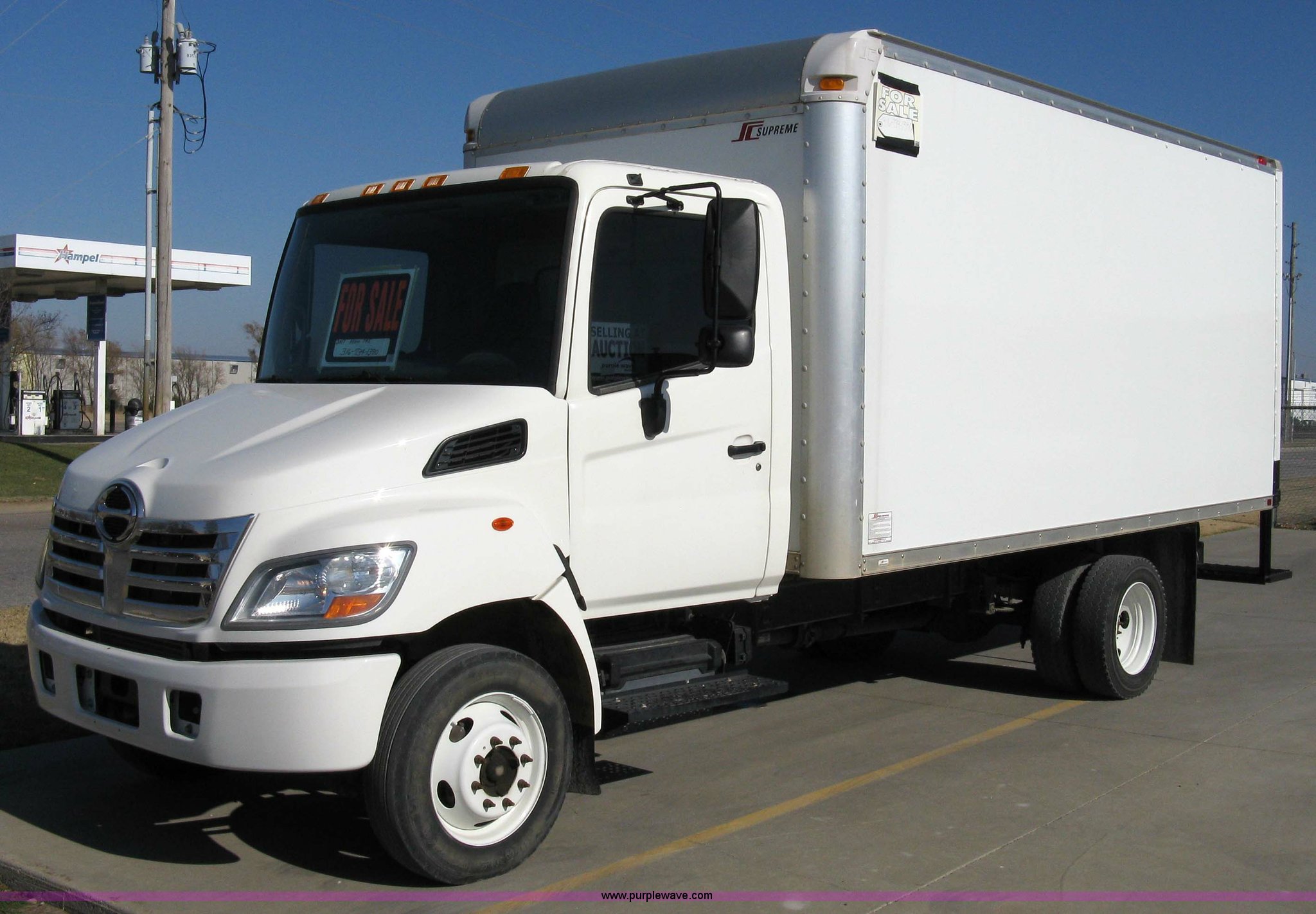 2007 Hino 185 box truck in Wichita, KS | Item 8068 sold | Purple Wave