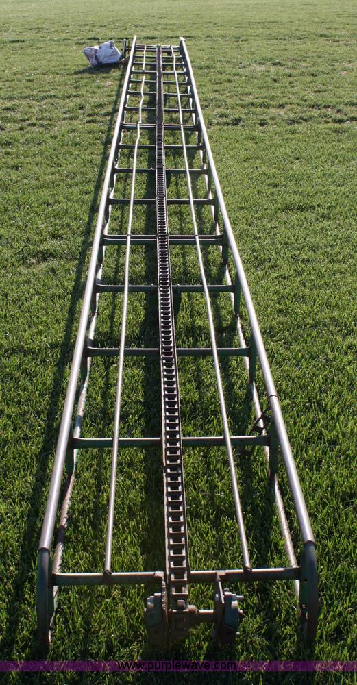 John Deere hay conveyor in Lawrence, KS | Item 4815 sold | Purple Wave