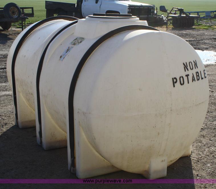 750 gallon water tank in Lawrence, KS | Item 4822 sold | Purple Wave