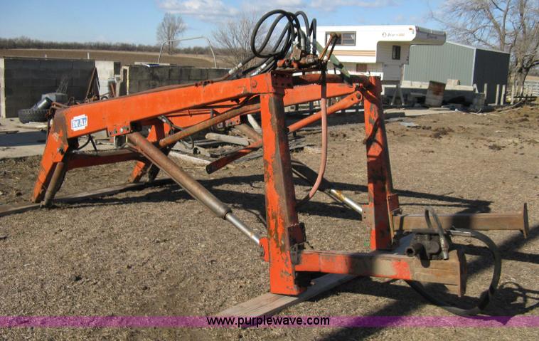 Dual 325 loader with grapple bucket in Peabody, KS | Item 8107 sold ...