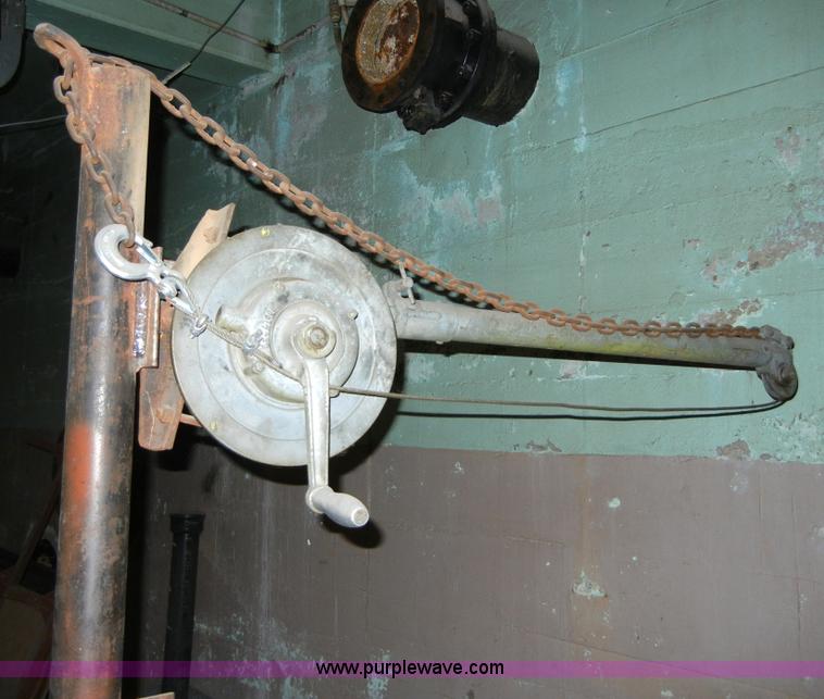 Portable Bomb hoist in Ottawa, KS | Item 2122 sold | Purple Wave