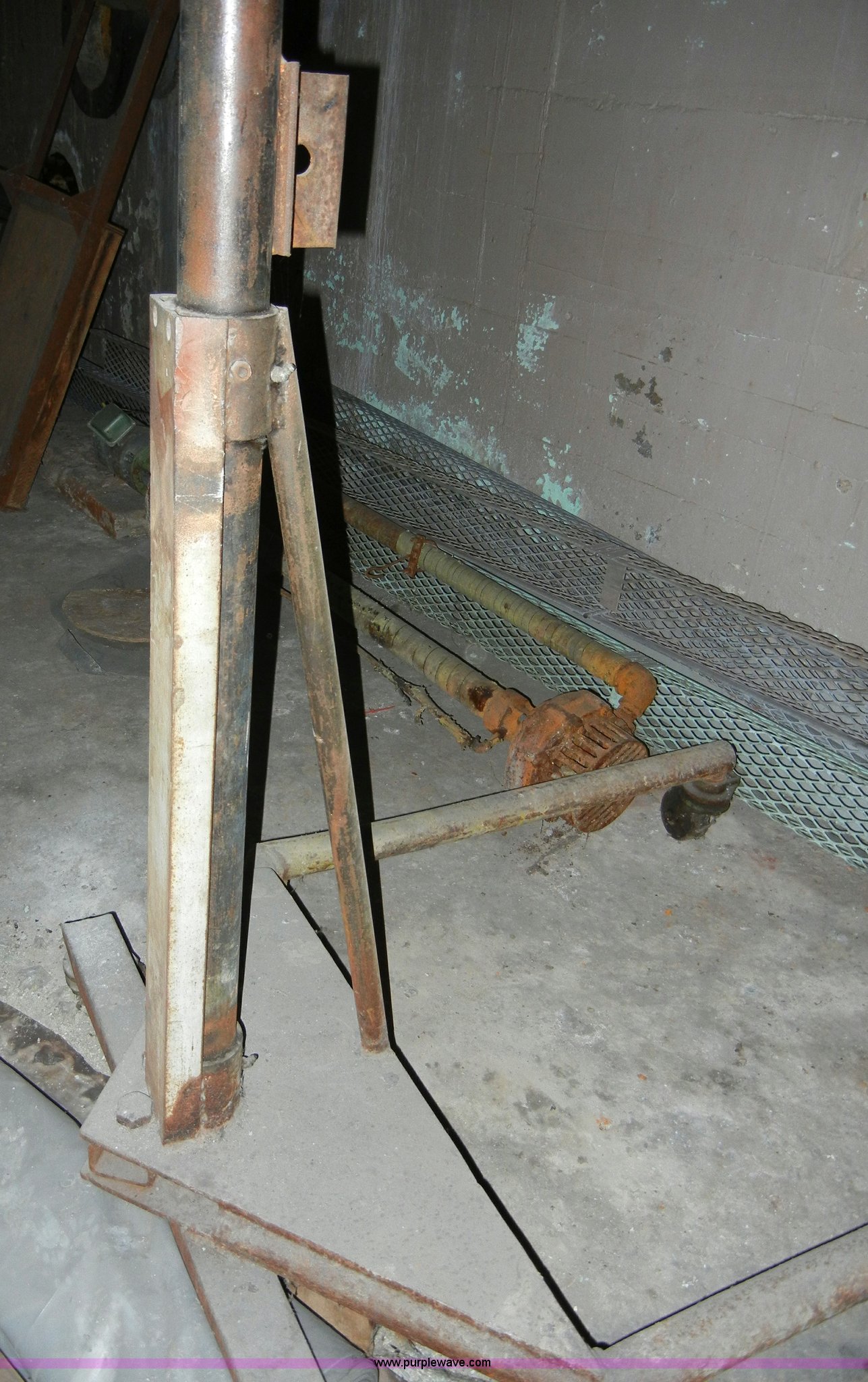 Portable Bomb hoist in Ottawa, KS | Item 2122 sold | Purple Wave