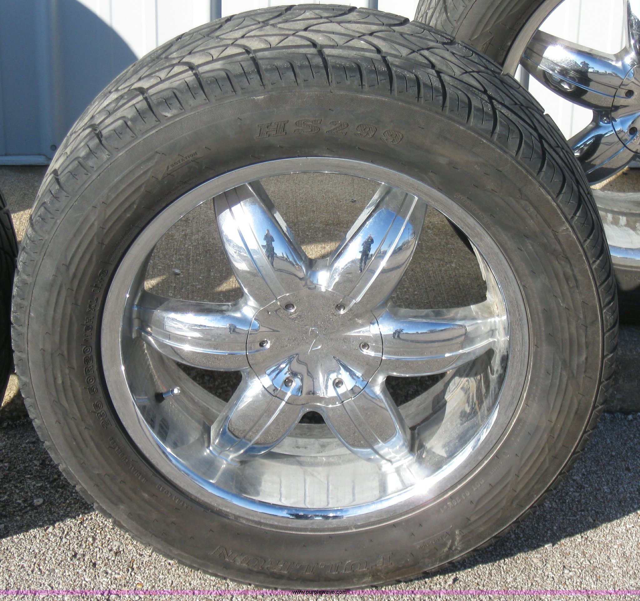 (4) Fullrun HS299 tires in Chanute, KS | Item 5147 sold | Purple Wave