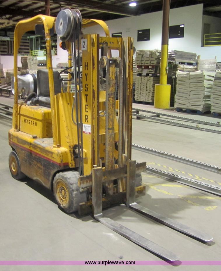 Hyster S40C forklift in Park City, KS | Item 3123 sold | Purple Wave