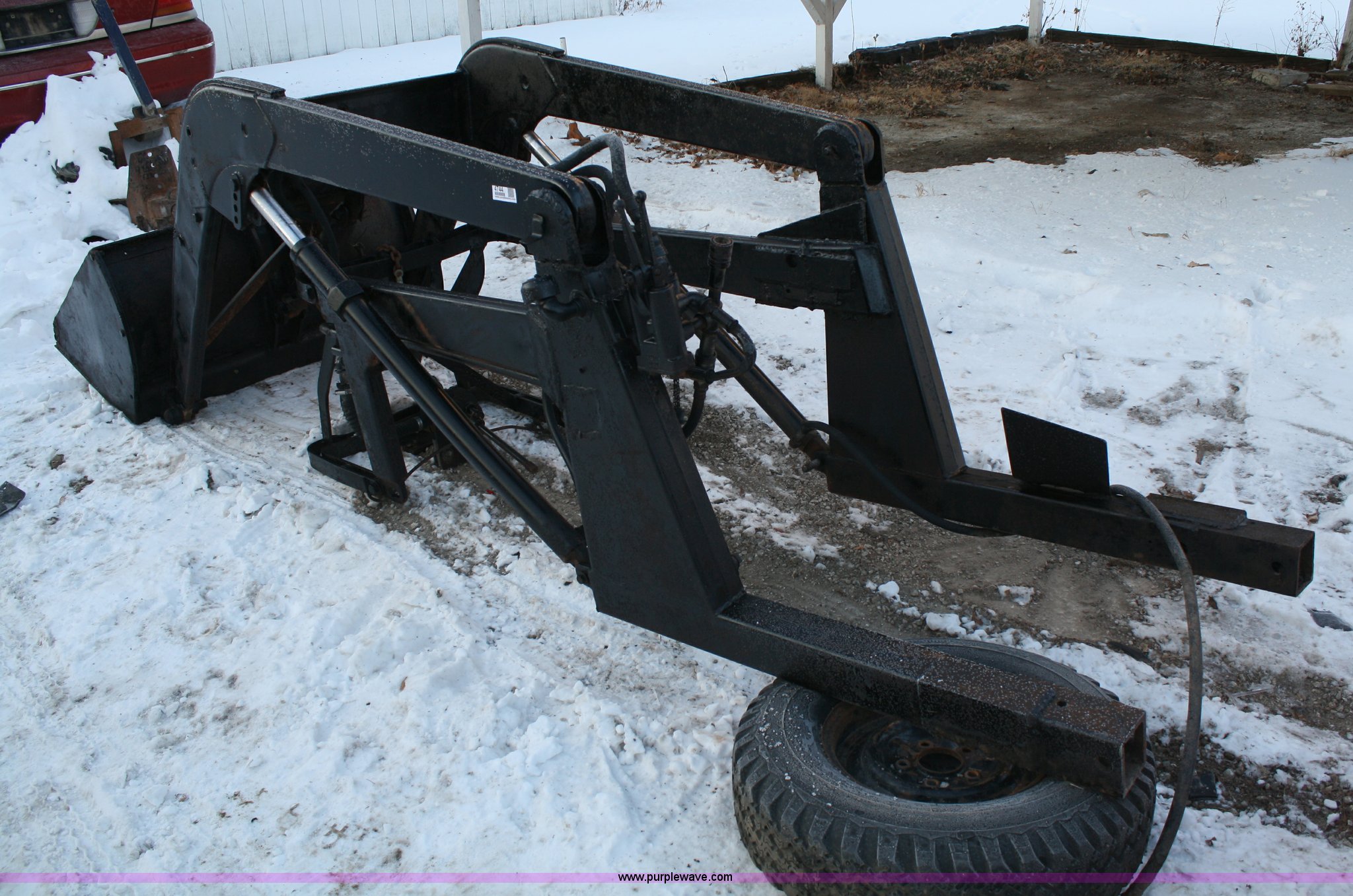 Davis loader in Tonganoxie, KS | Item 4744 sold | Purple Wave