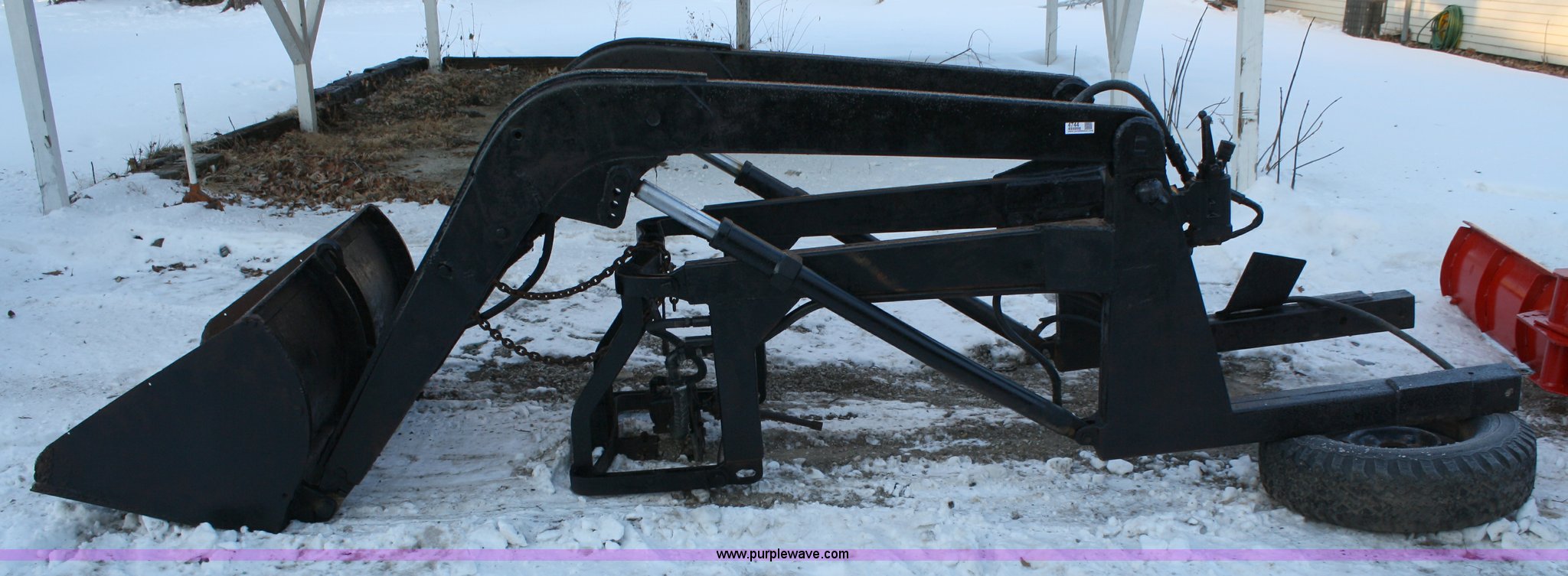 Davis loader in Tonganoxie, KS | Item 4744 sold | Purple Wave