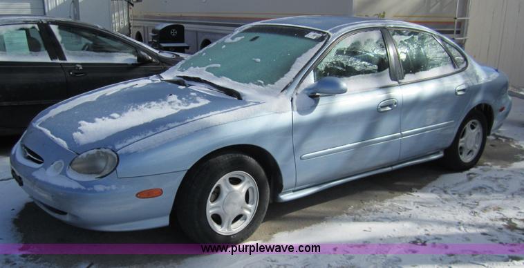 1998 Ford Taurus SE in Dodge City, KS | Item 3309 sold | Purple Wave