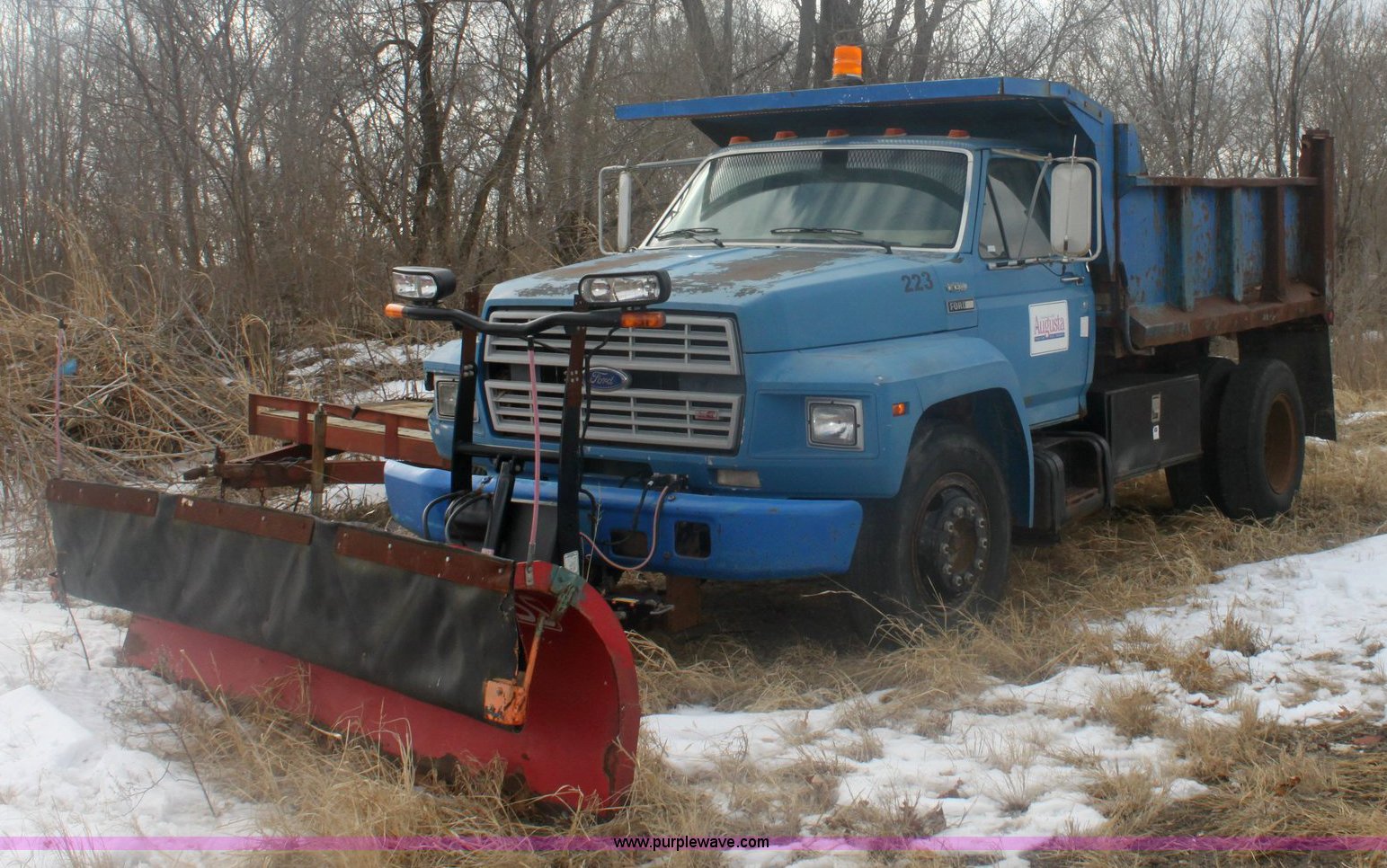 1985 Ford F700 dump truck in Augusta, KS | Item 6347 sold | Purple Wave
