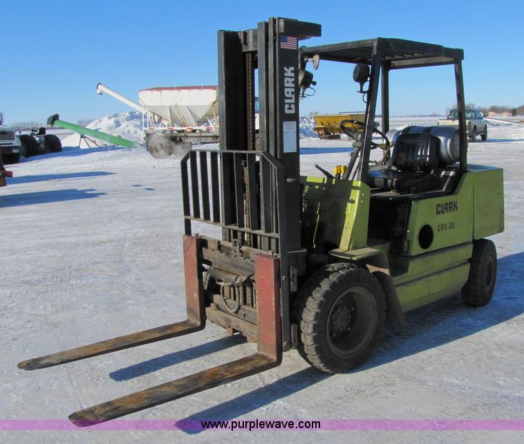 Clark GPS30MB forklift in Gayville, SD | Item 5306 sold | Purple Wave