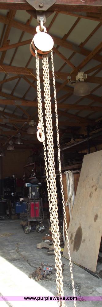 1.5 ton chain hoist in Fulton, MO | Item 5437 sold | Purple Wave