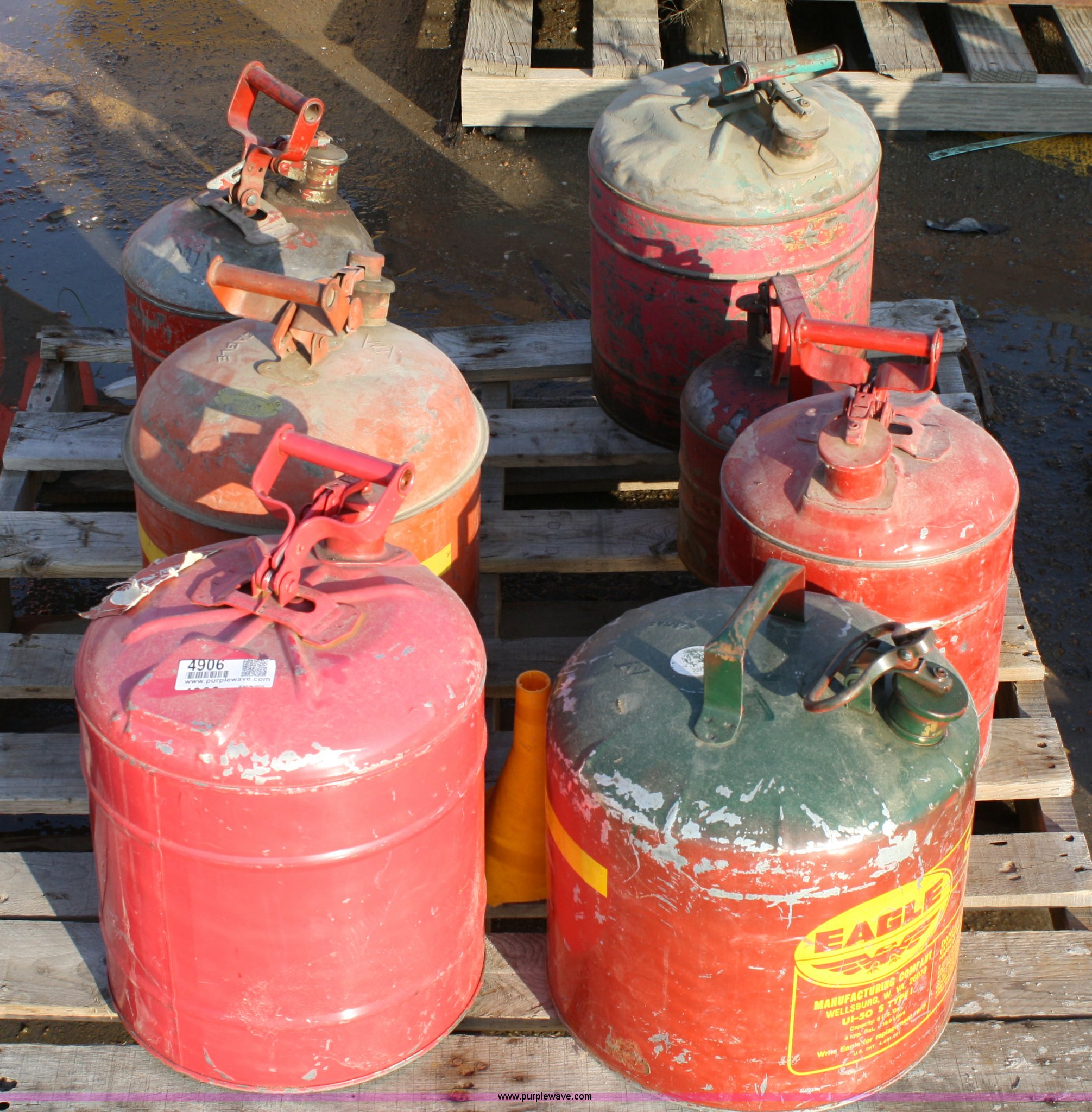 (7) assorted gas cans in Topeka, KS | Item 4906 sold | Purple Wave