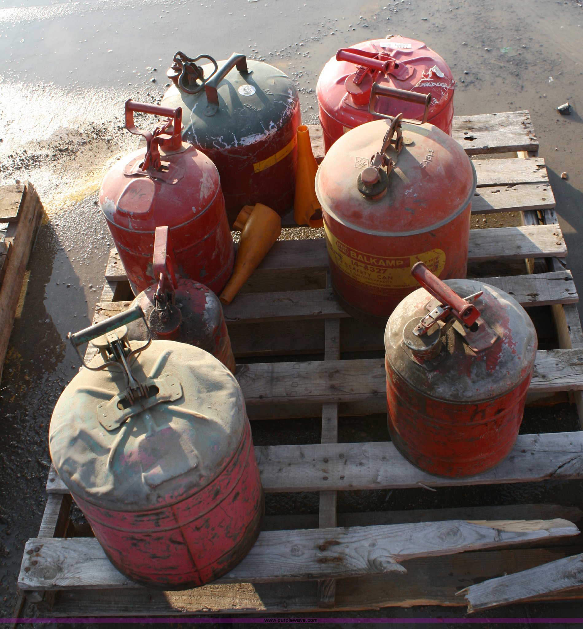 (7) assorted gas cans in Topeka, KS | Item 4906 sold | Purple Wave