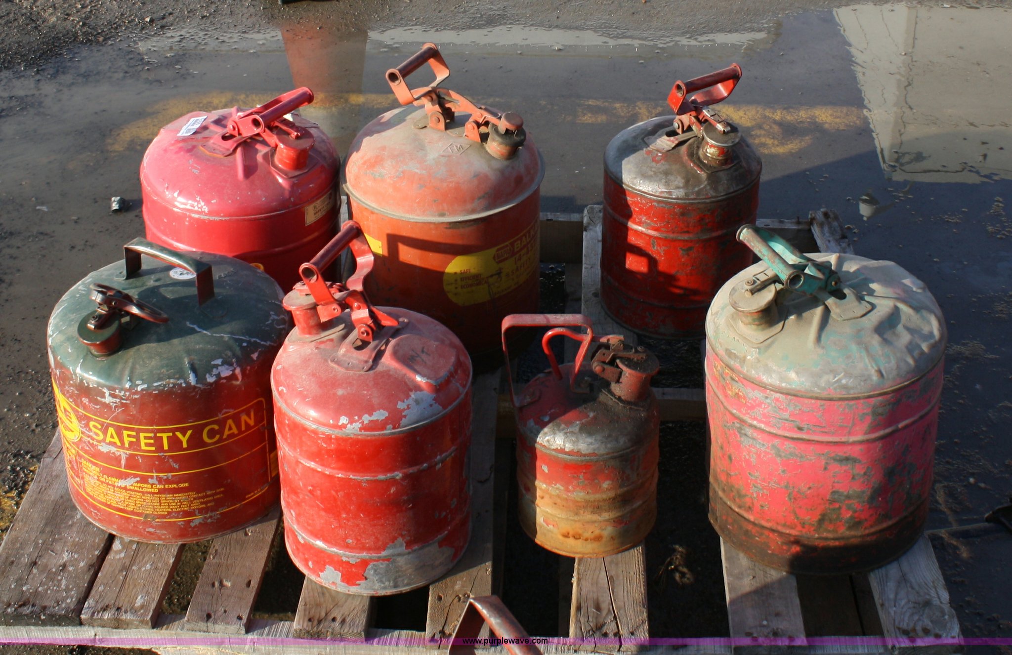 (7) assorted gas cans in Topeka, KS | Item 4906 sold | Purple Wave