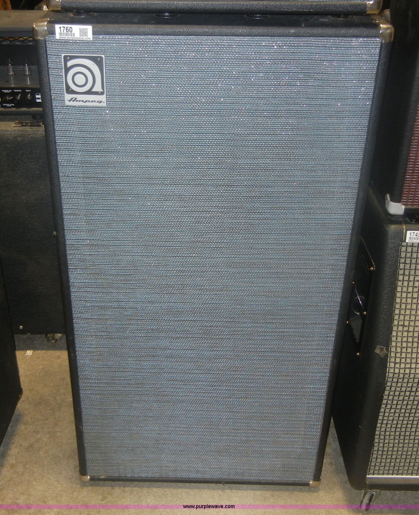 Ampeg SVT-AV amplifier and Ampeg SVT-810AV bass enclosure in Manhattan ...