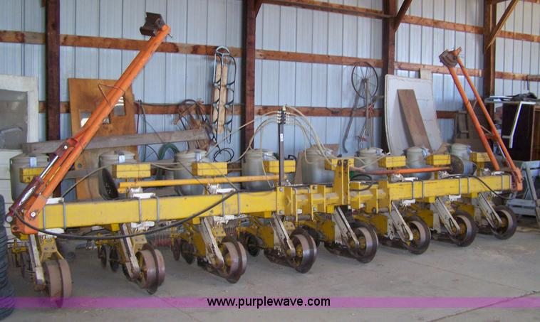 Buffalo 4570-8H-30 planter in Ransom, KS | Item 7284 sold | Purple Wave