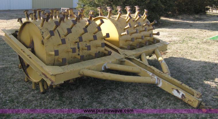 Sheeps foot roller in Haysville, KS | Item 8071 sold | Purple Wave