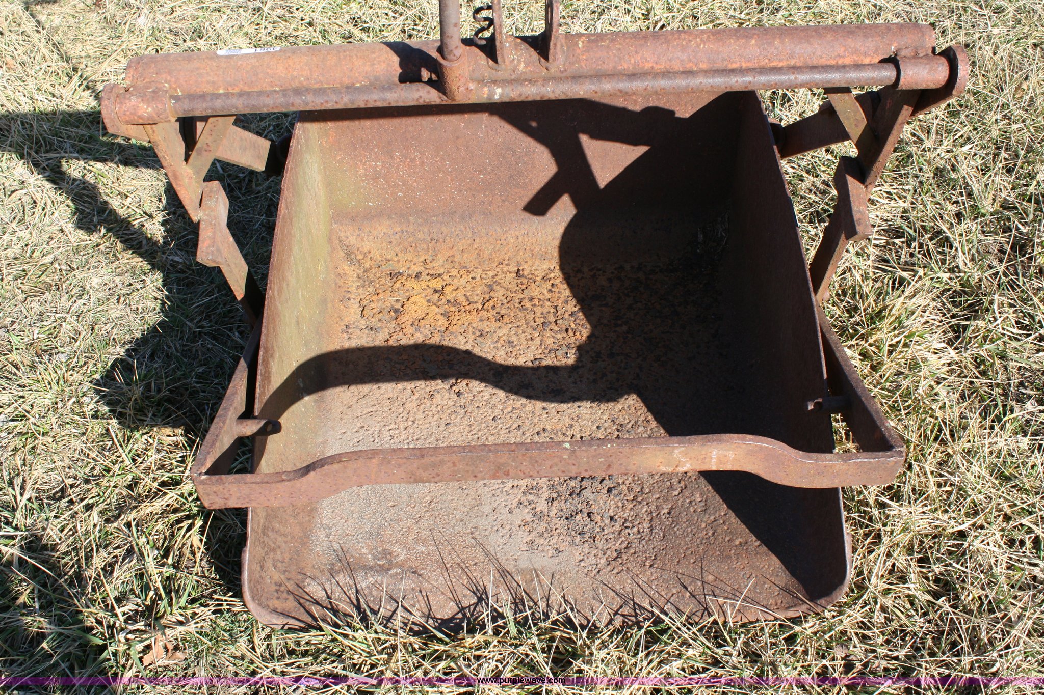 Dearborn 29" three point bucket in Paola, KS | Item 4961 sold | Purple Wave