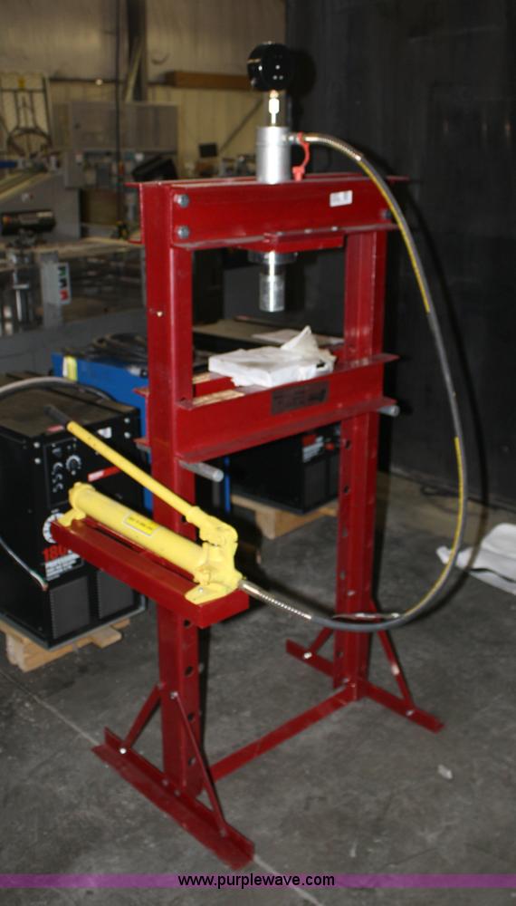 20 ton press in Spring Hill, KS | Item 4802 sold | Purple Wave