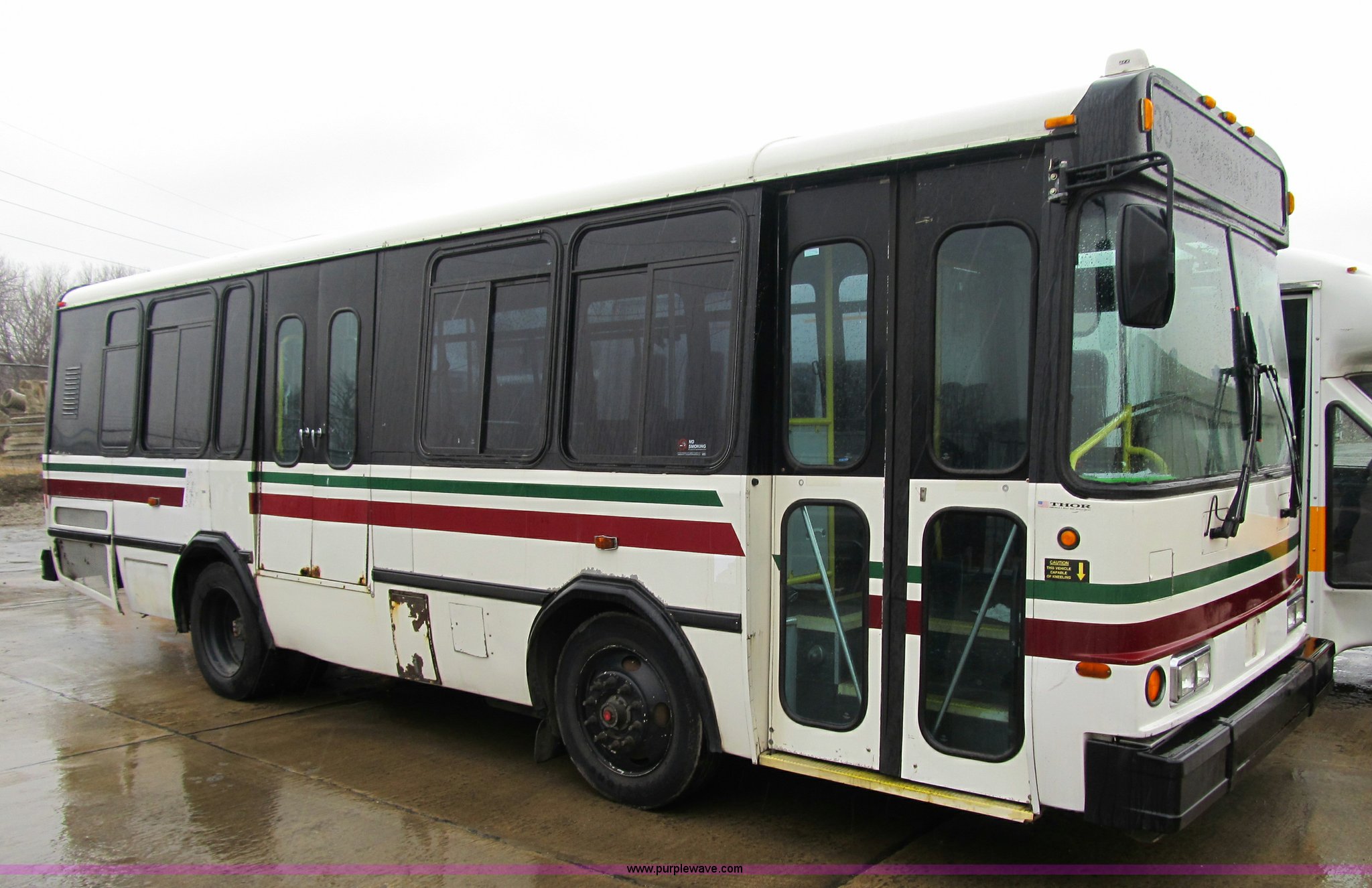 2000 Neoplan Eldorado bus in Des Moines, IA | Item 4065 sold | Purple Wave