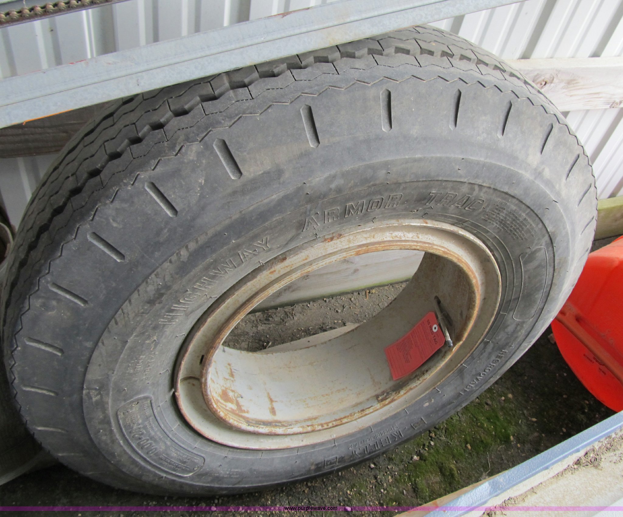 Armor trac tire in Eldridge, IA | Item 4082 sold | Purple Wave