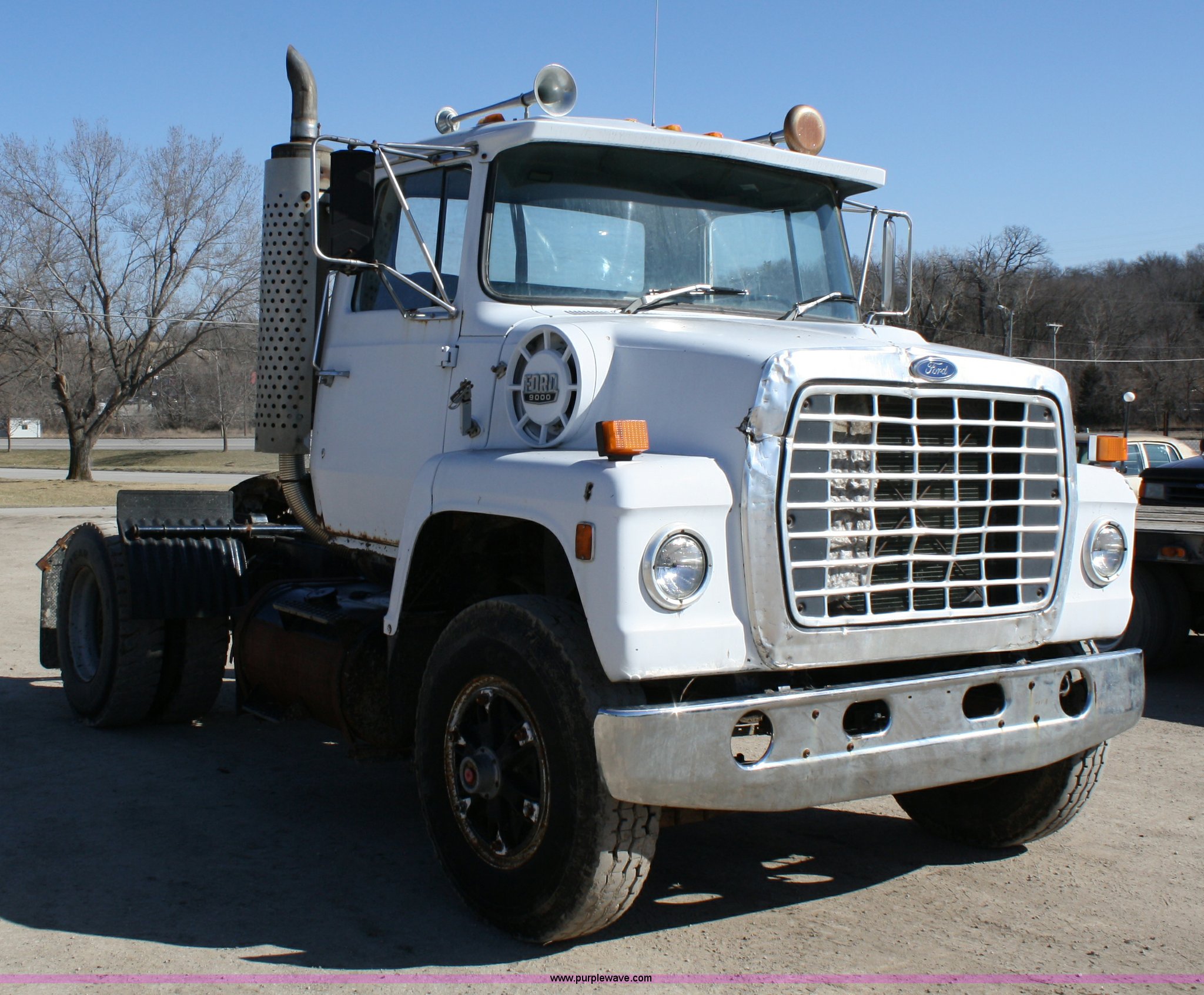 1985 Ford LN9000 truck in Atchison, KS | Item 5061 sold | Purple Wave