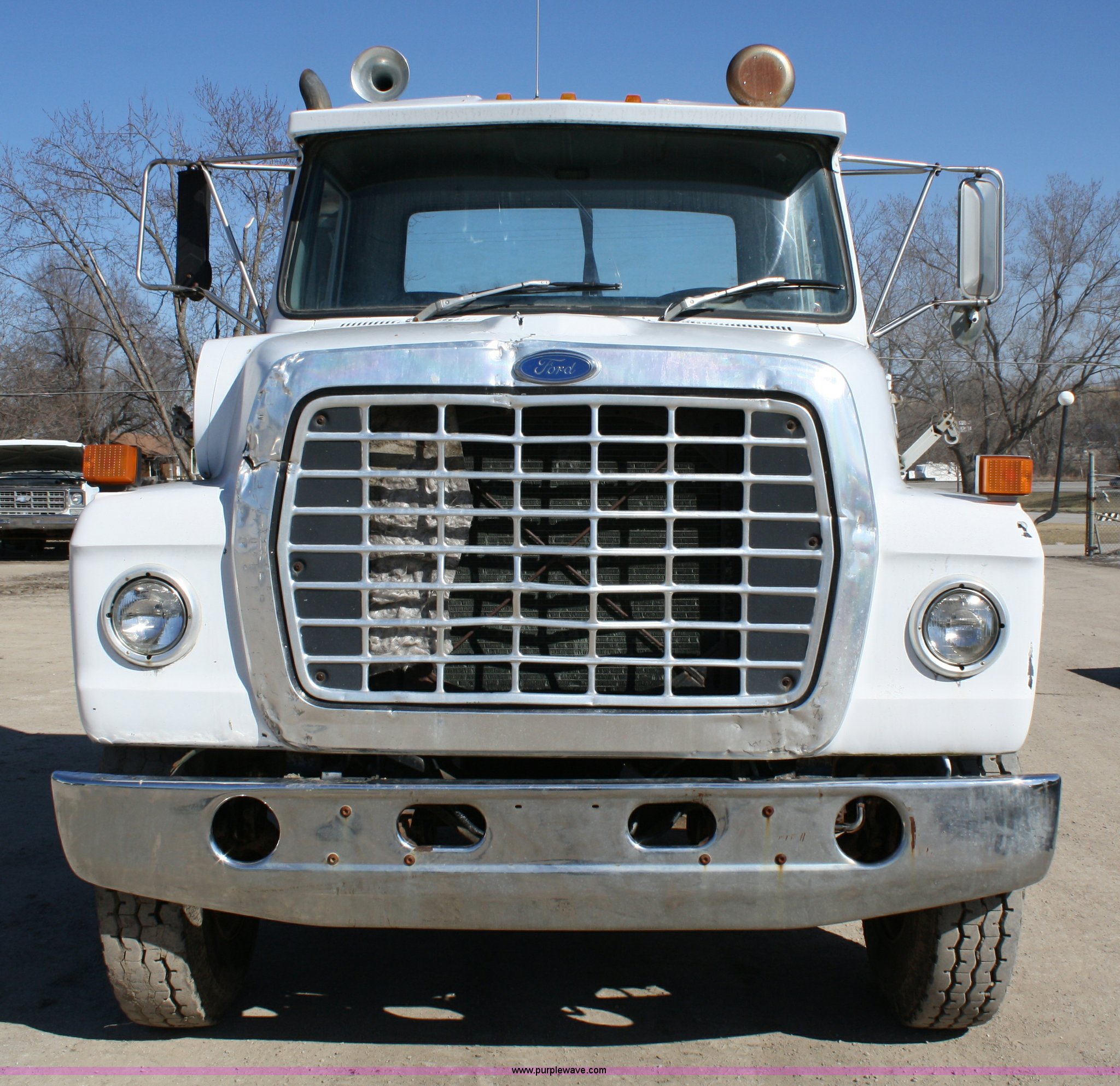 1985 Ford LN9000 truck in Atchison, KS | Item 5061 sold | Purple Wave
