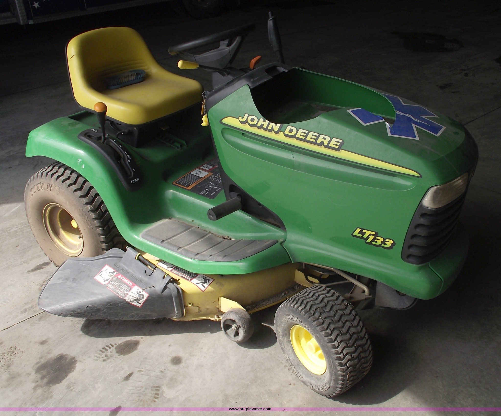 John Deere LT133 riding mower in Raytown, MO | Item 5380 sold | Purple Wave