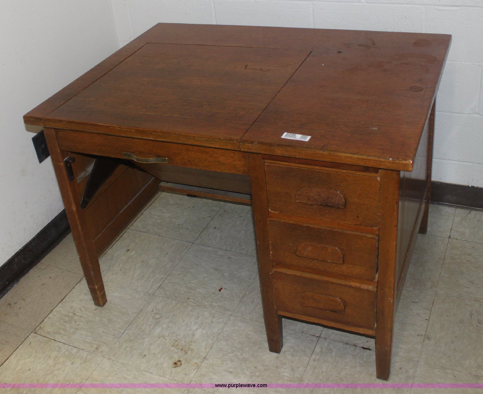 Solid wood student desk in Wichita, KS | Item 6096 sold | Purple Wave